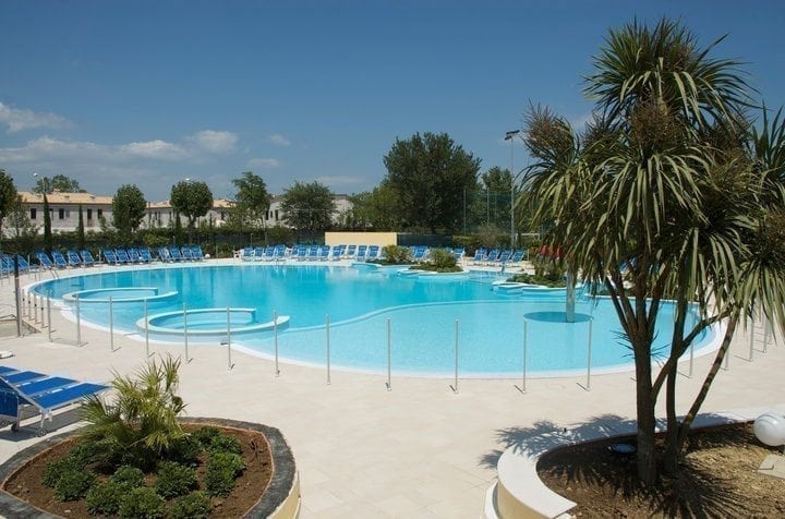 Camping Numana Blu in Numana, zowel huren als kamperen